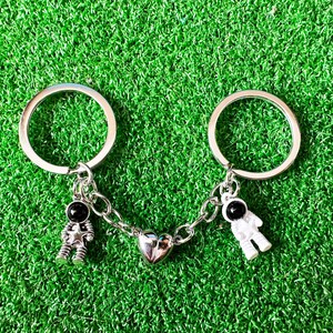 Astronauts Magnetic Heart Matching Keychains, Gift Set for Couples, Lovers Keychain, Best ...