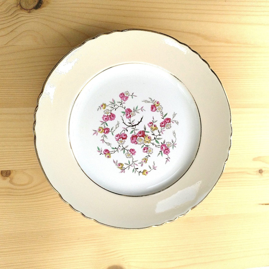 6 Large Vintage Flat Plates in White Earthenware With A Pink Flower ...