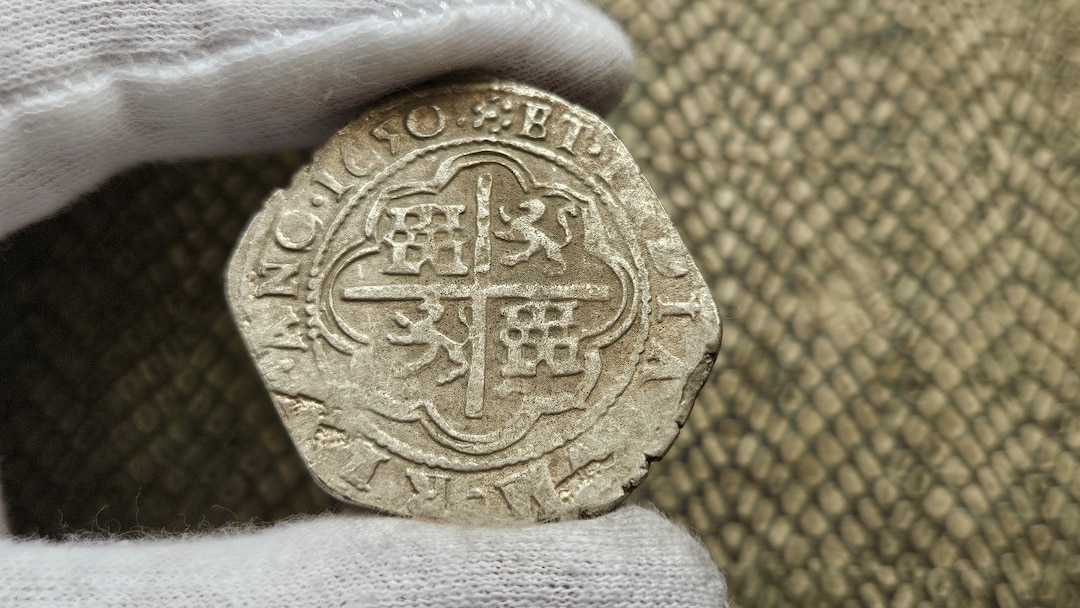 Gifted Coin Moneda 8 Reales Macuquina 1650 Philippus V Tesoro Pirata ...