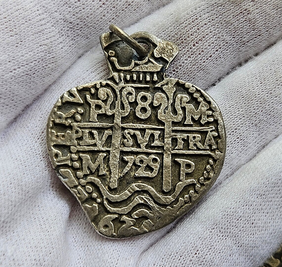 8 Reales Heart-shaped Coin, Mexico / Handmade Reproduction / 1729 ...