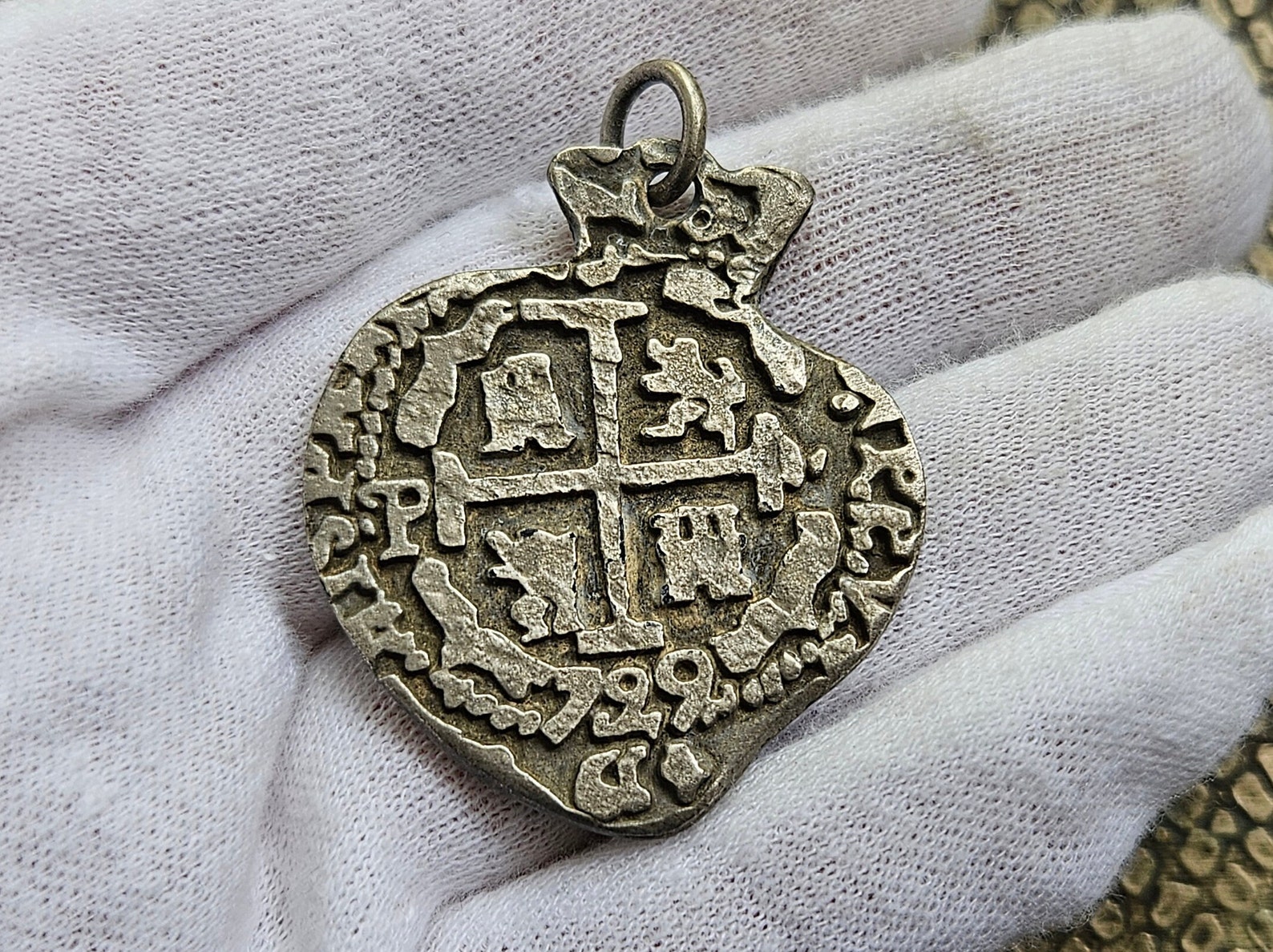 8 Reales Heart-shaped Coin, Mexico / Handmade Reproduction / 1729 ...