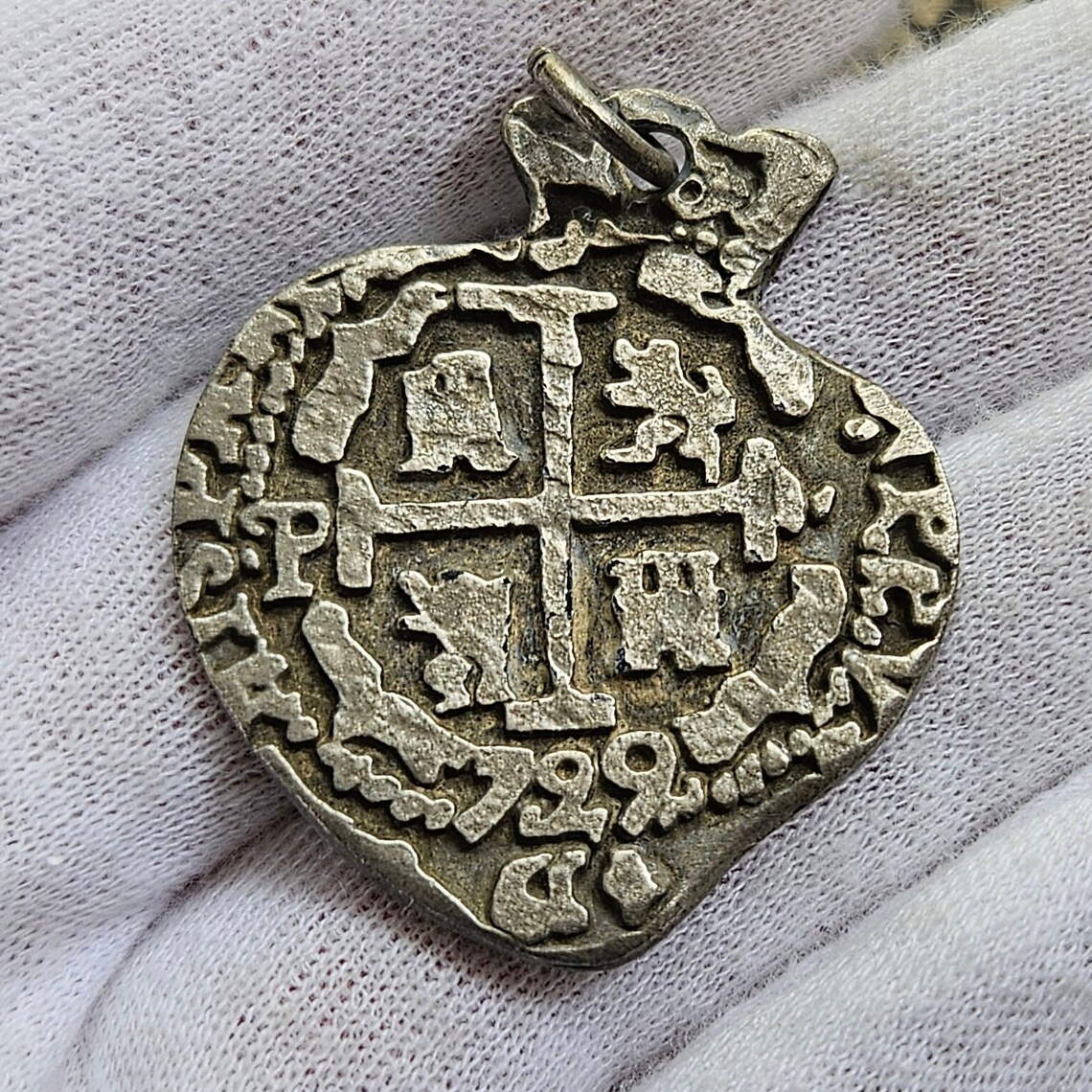 8 Reales Heart-shaped Coin, Mexico / Handmade Reproduction / 1729 ...