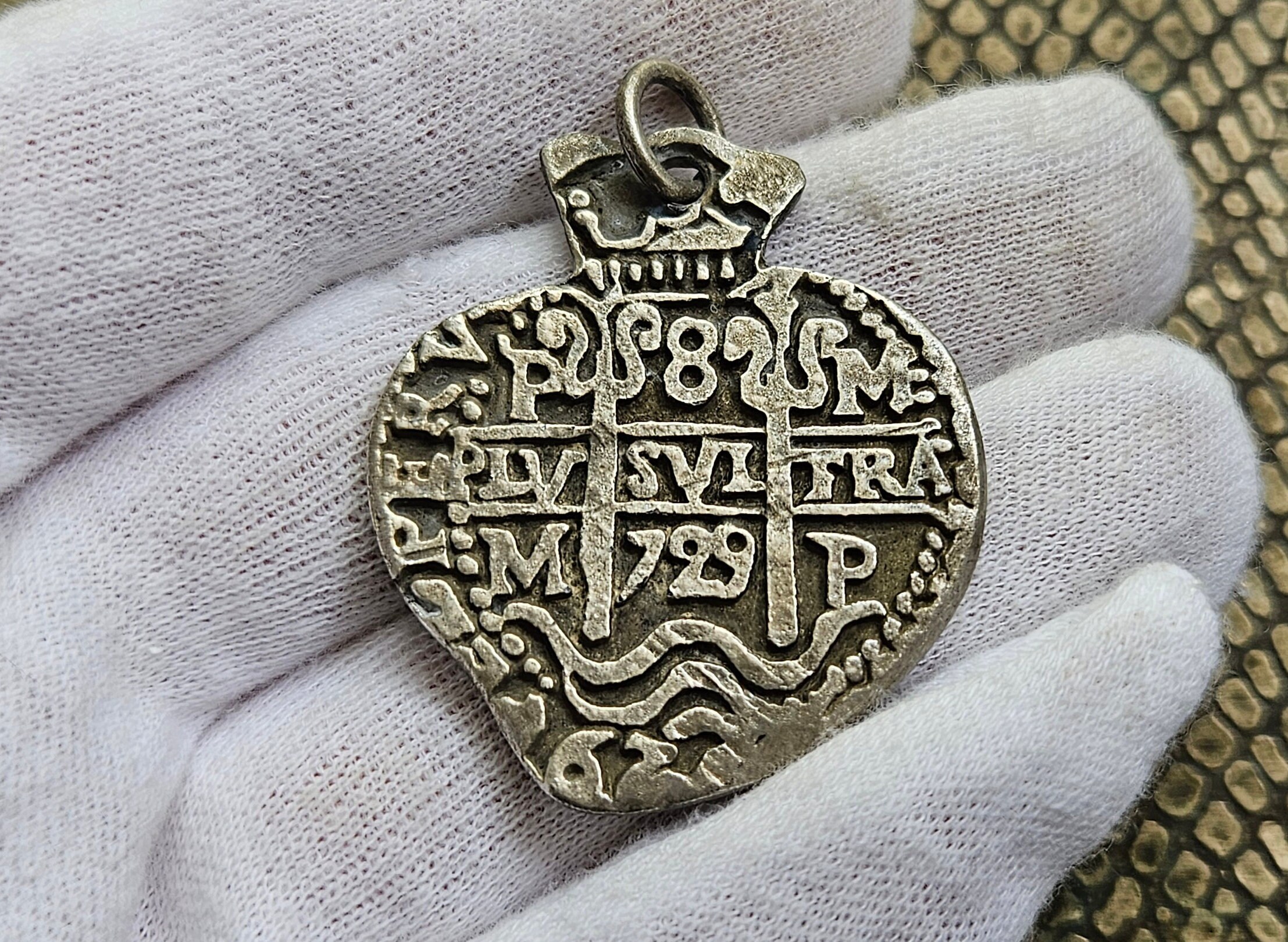 8 Reales Heart-shaped Coin, Mexico / Handmade Reproduction / 1729 ...