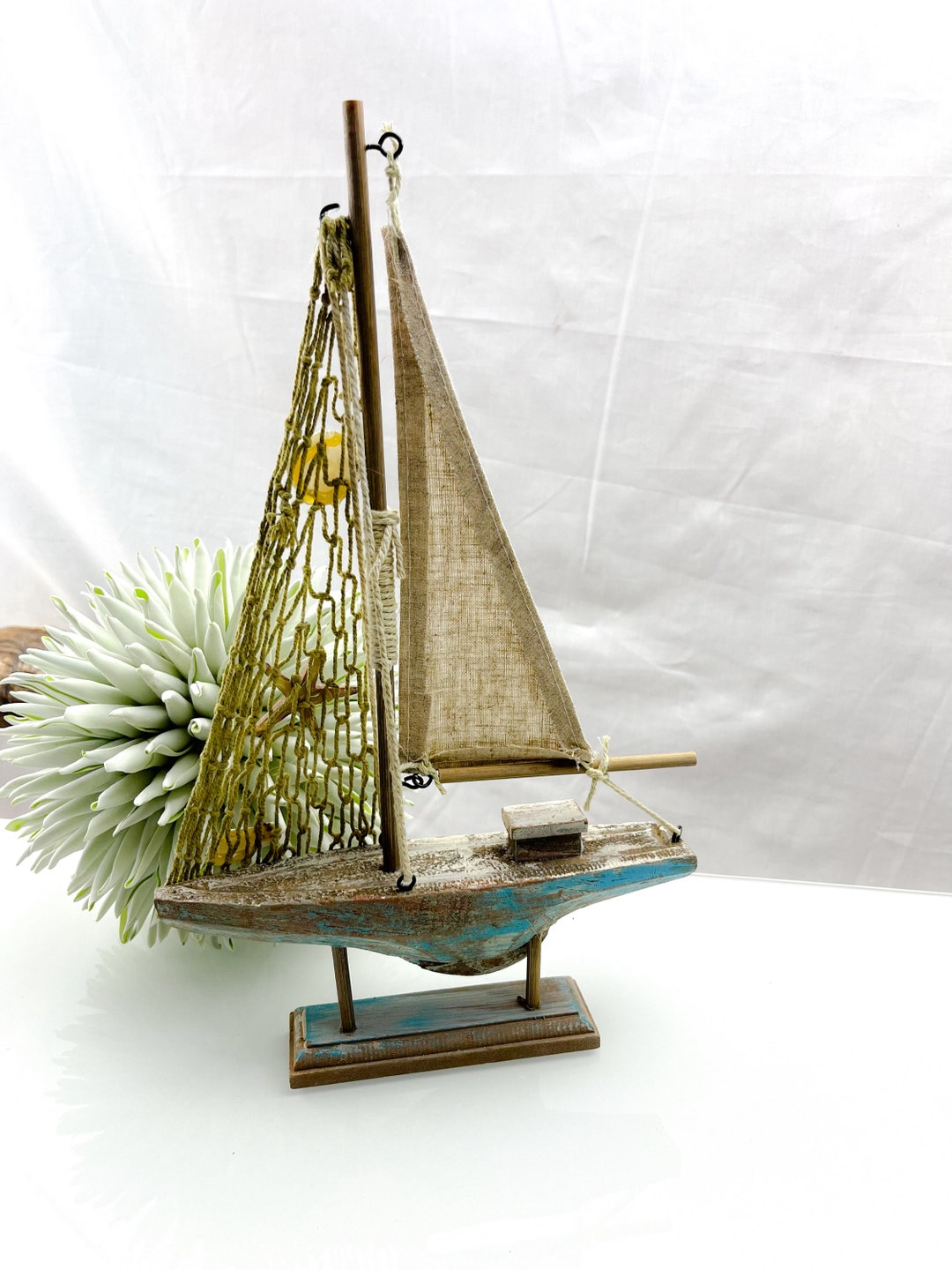 Zeilboot hout wit/turquoise, met schelpen en zeesterren, shabby look ...