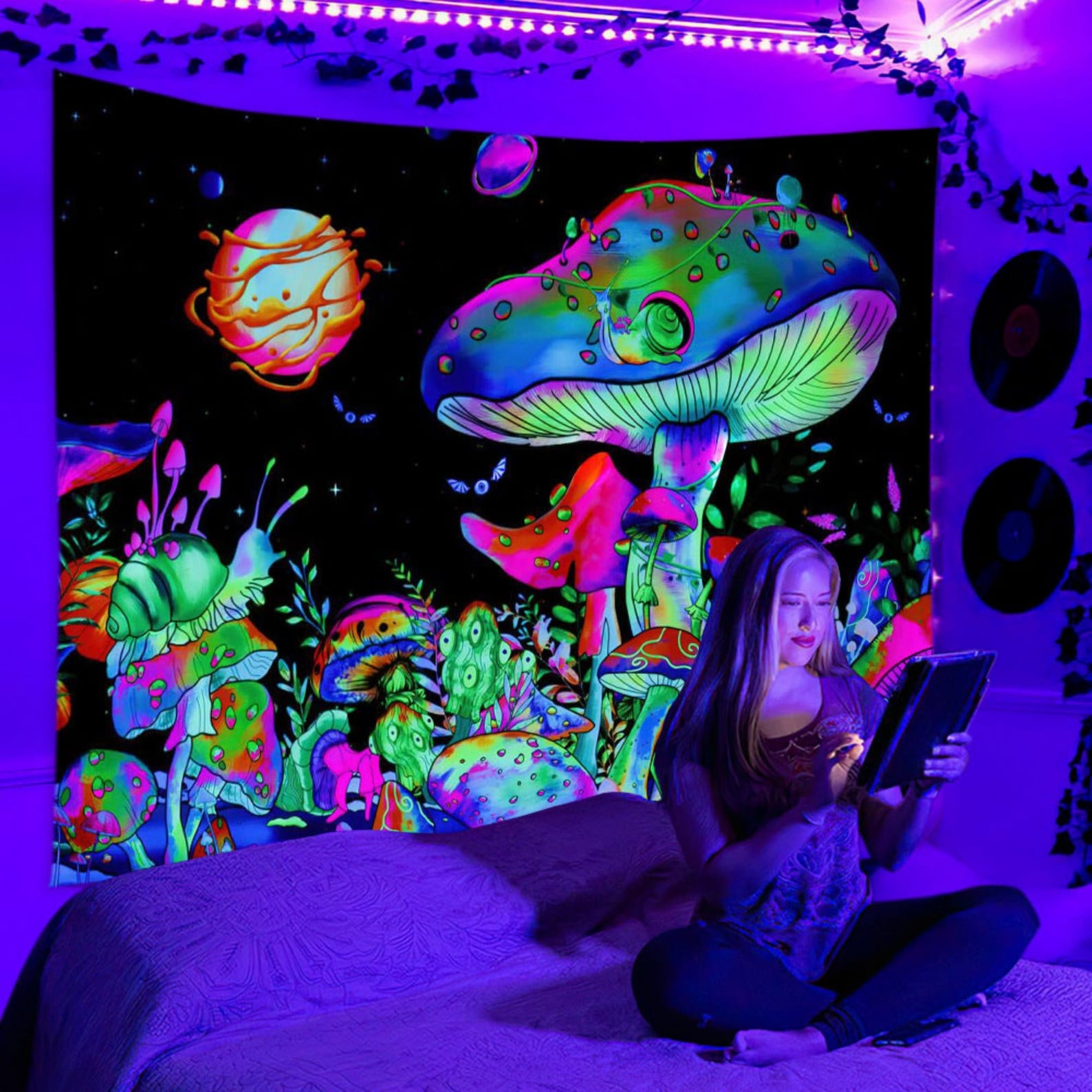 Black Light Tapestry Wall Hanging, Psychedelic Mushroom Tapestry ...