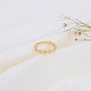 14k Solid Gold Pyramid Spike Ring - Dainty Geometric Stackable Band for ...