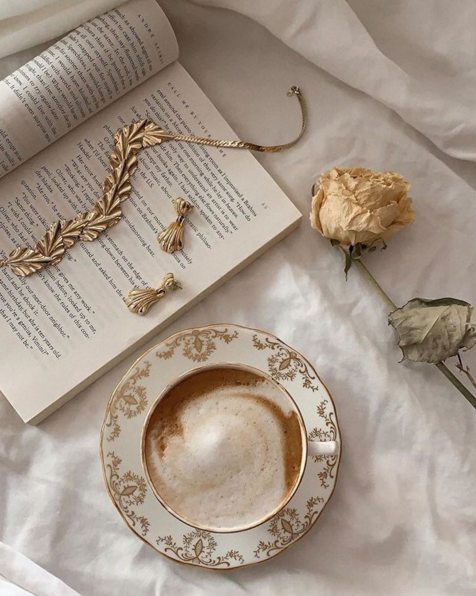 Gold Aesthetic Collage Kit, Gold Boujee Aesthetic, Aesthetic Collage ...