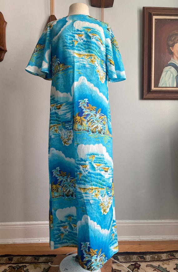 Vintage 1970s hawaiian muumuu - Gem