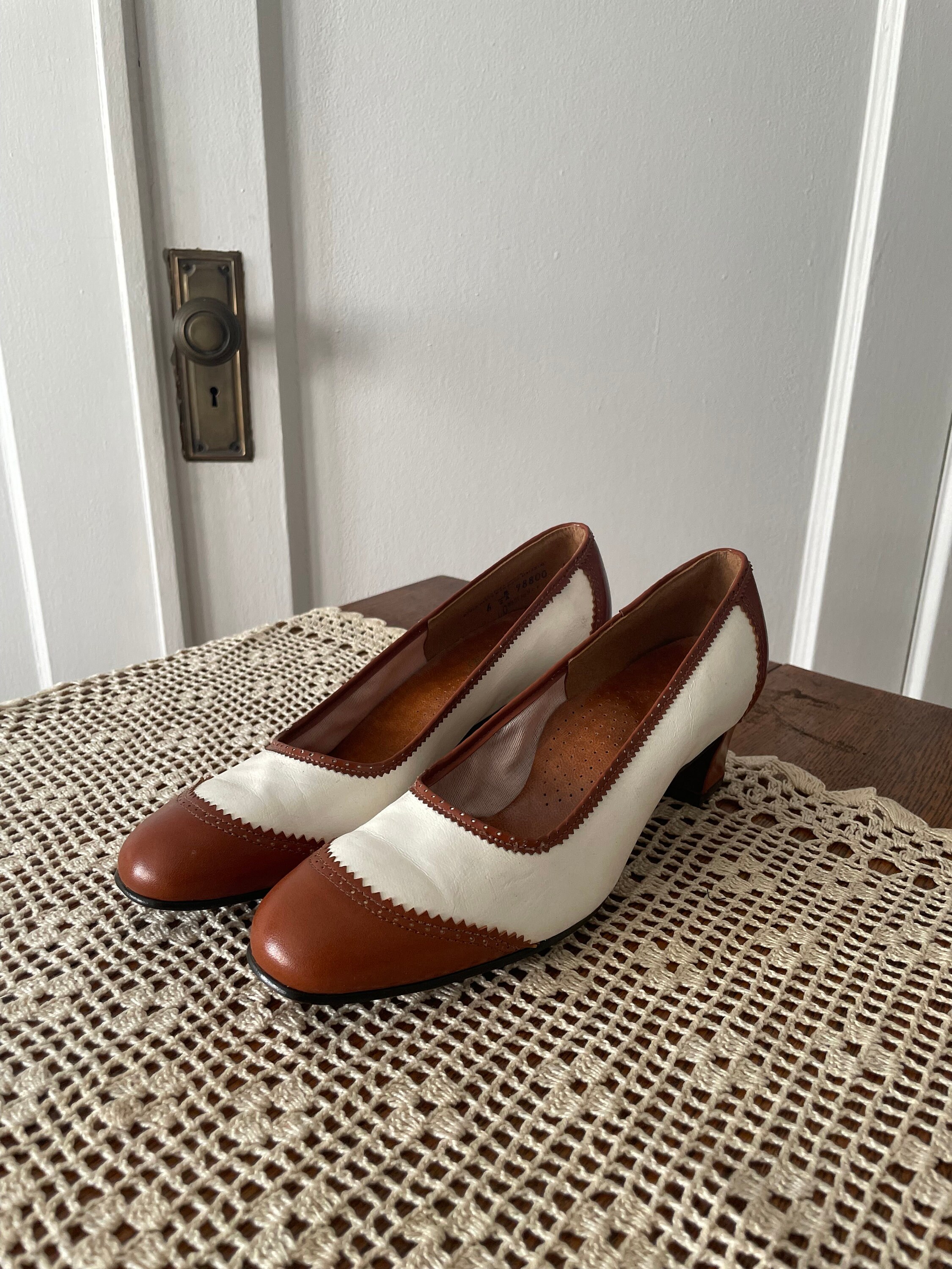 UNWORN Fashion Ease by Scholl, Late 60s/early 70s Spectator Heels - Etsy