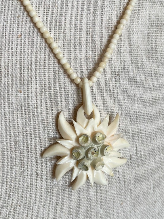 Vintage Carved Bone Necklace. Carved Flower Handcraft… - Gem