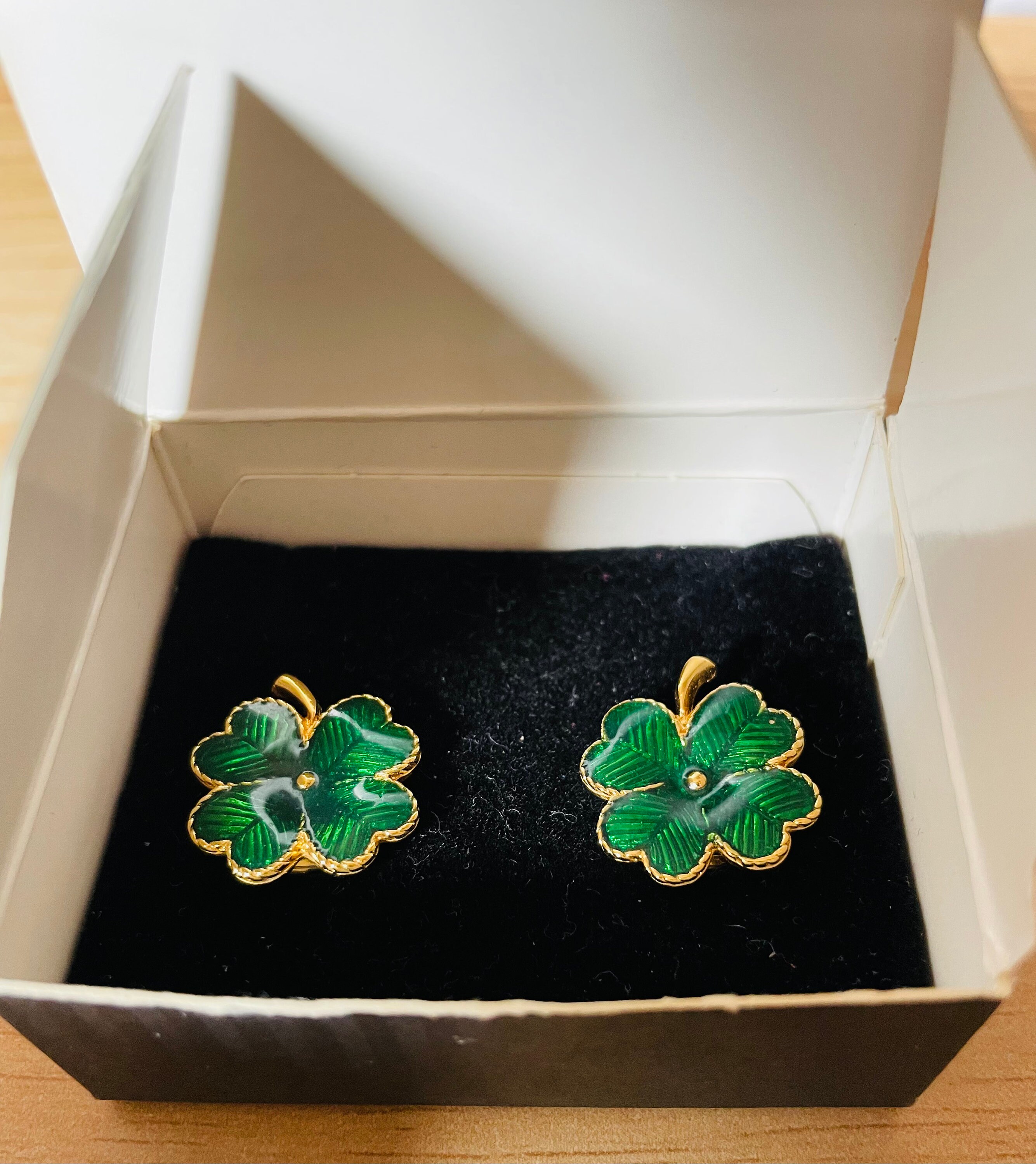 1992 Vintage Shamrock Avon Clip on Earrings - Etsy