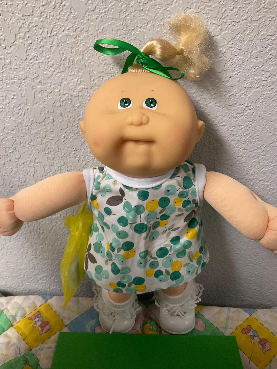 Vintage Cabbage Patch Kid Girl HASBRO Coleco Blonde Hair Tuft Green ...