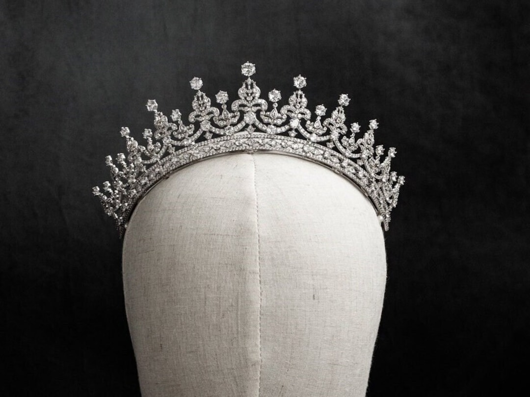 Queen Tiara: 24K White Gold Plated Zircon - Regal Wedding Crown - Etsy