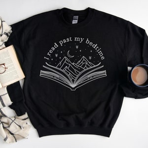 I Read Past My Bedtime Sweatshirt Cute Gift for Reader Bookworm ...