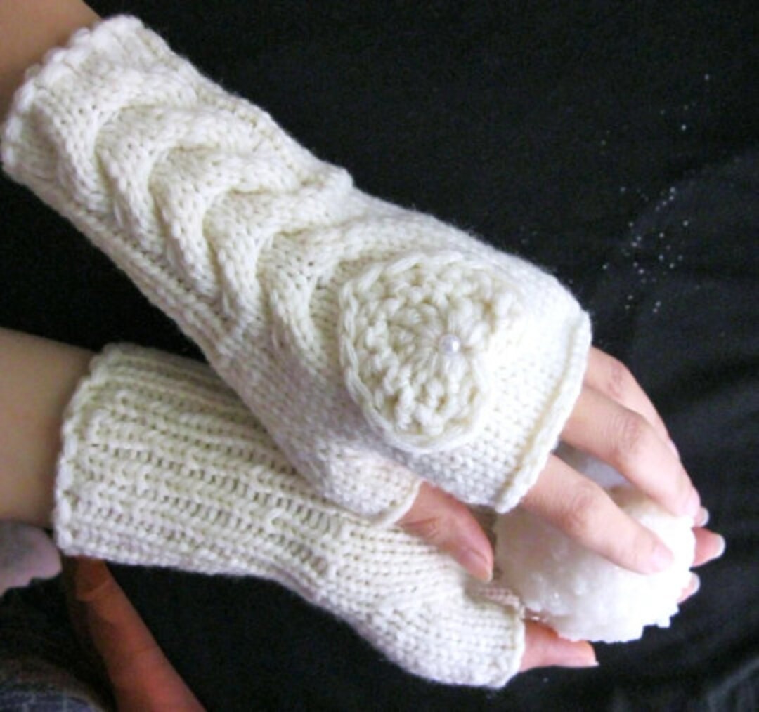 White Fingerless Handmade Wool Gloves With a Crocheted Heart - Etsy
