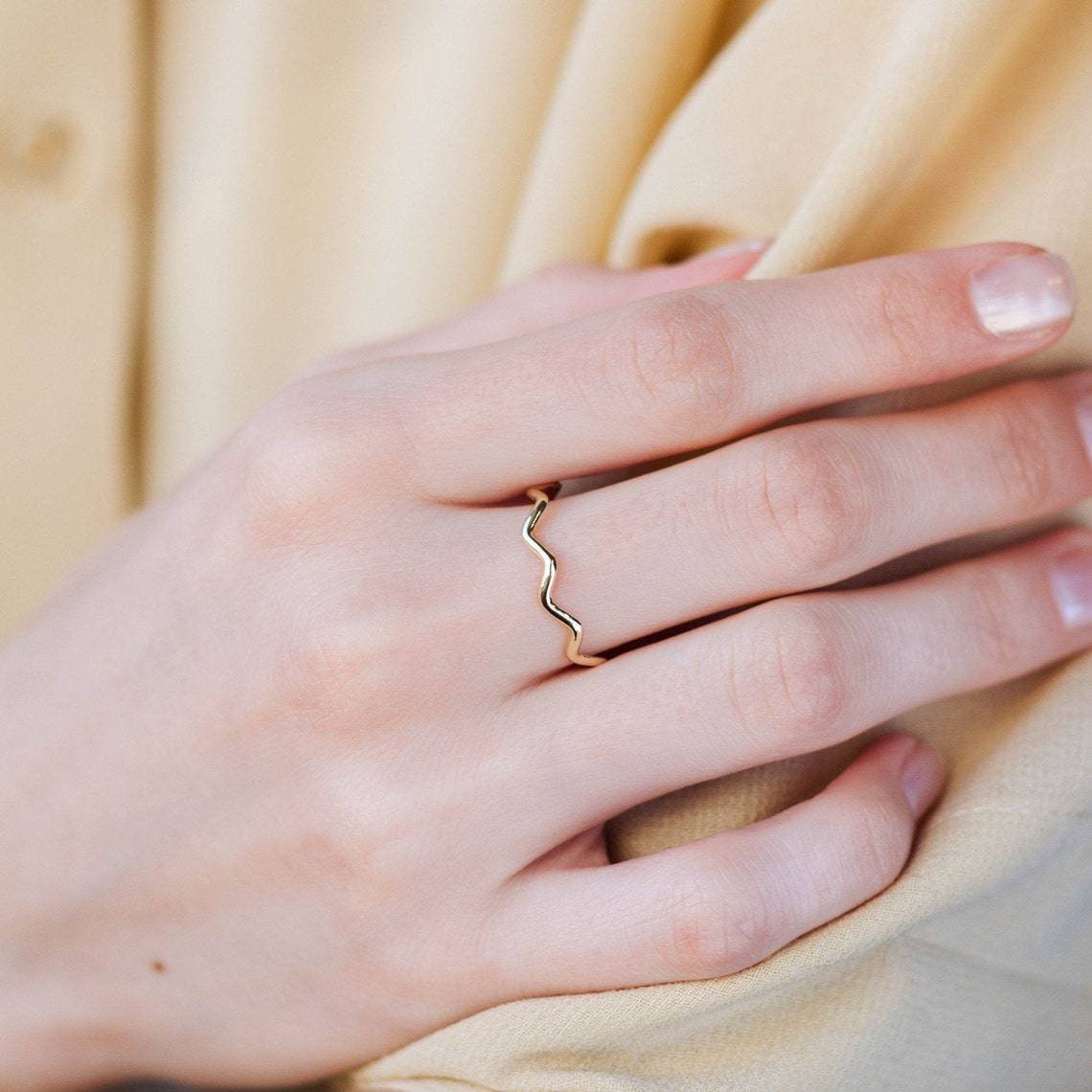 10K Solid Gold Wavy Wave Ring Stacking Dainty Minimalist Zig - Etsy