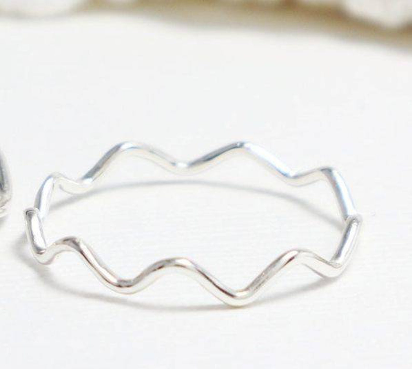 10K Solid Gold Wavy Wave Ring Stacking Dainty Minimalist Zig - Etsy