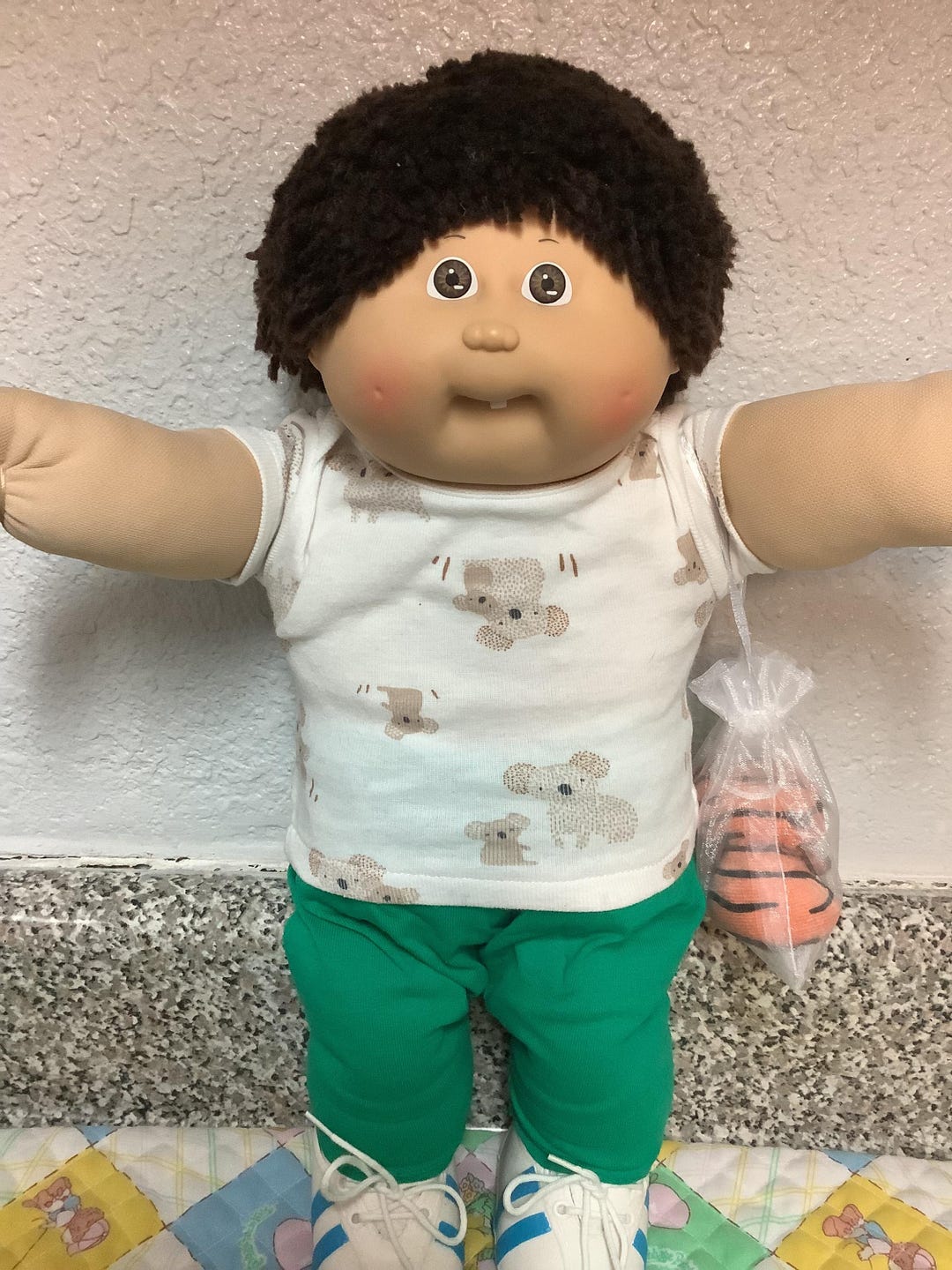 Vintage Cabbage Patch Kid Boy Dark Brown Fuzzy Hair Brown Eyes Head Mold #5 1985 Collectibles ...