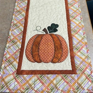 Fall Pumpkin - Hand Applique Quilted Table Runner - Etsy
