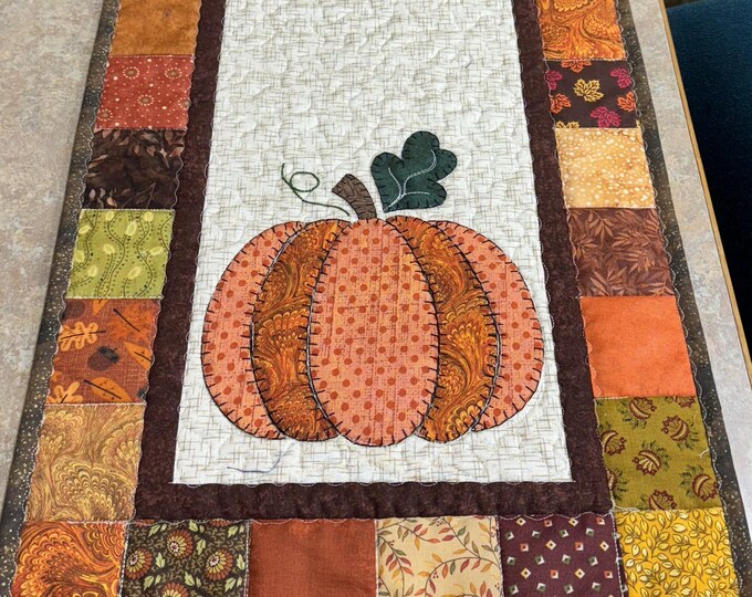 Fall Pumpkin - Hand Applique Quilted Table Runner - Etsy