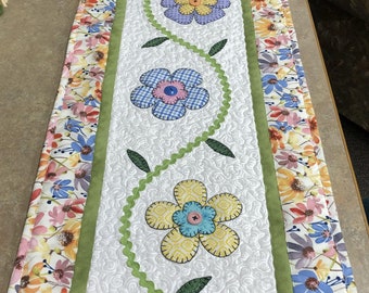 Flowers on a Vine Hand Applique Quilted Table Runner - Etsy