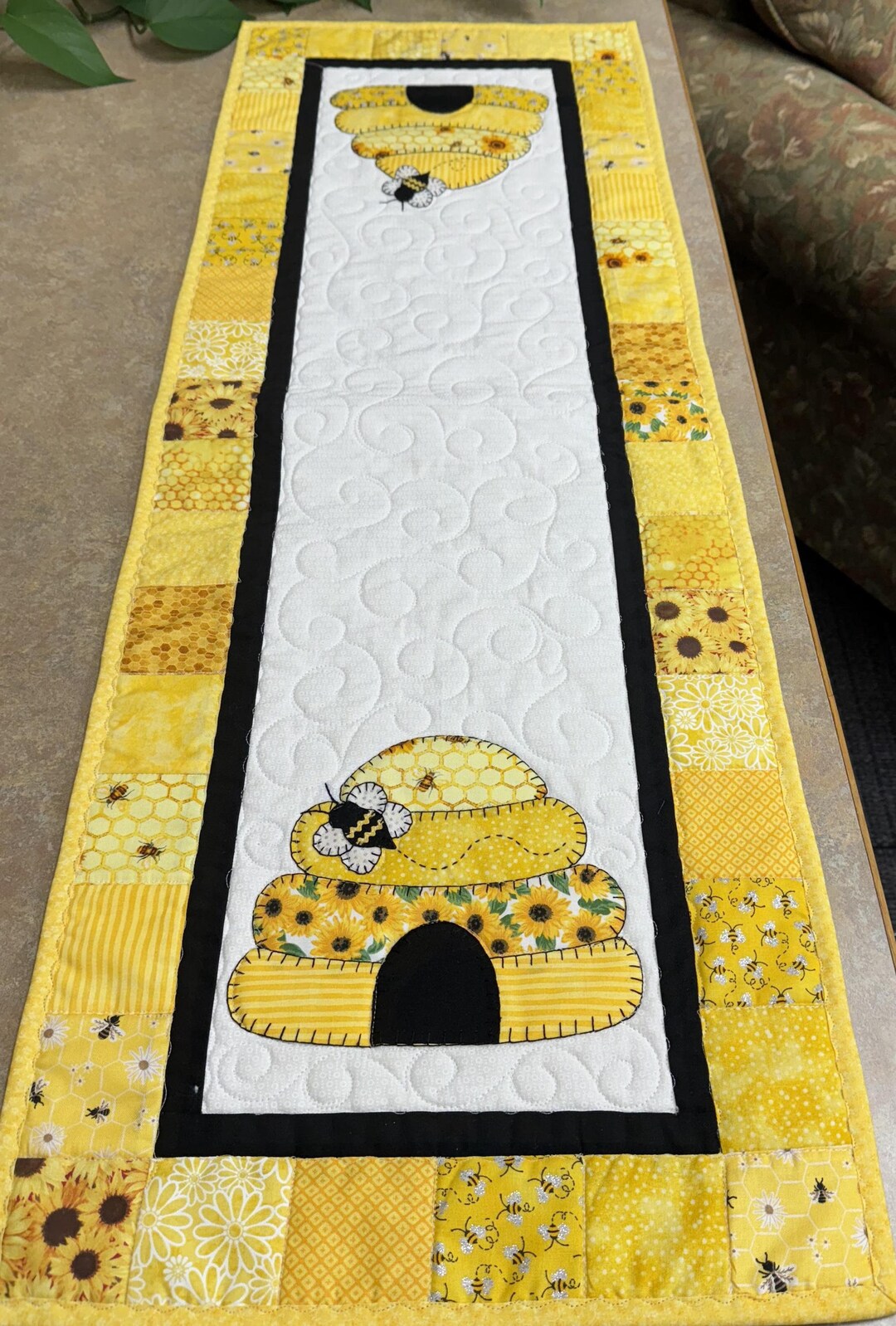 Bee Hive Black and Yellow - Hand Applique Quilted Table Runner - Etsy