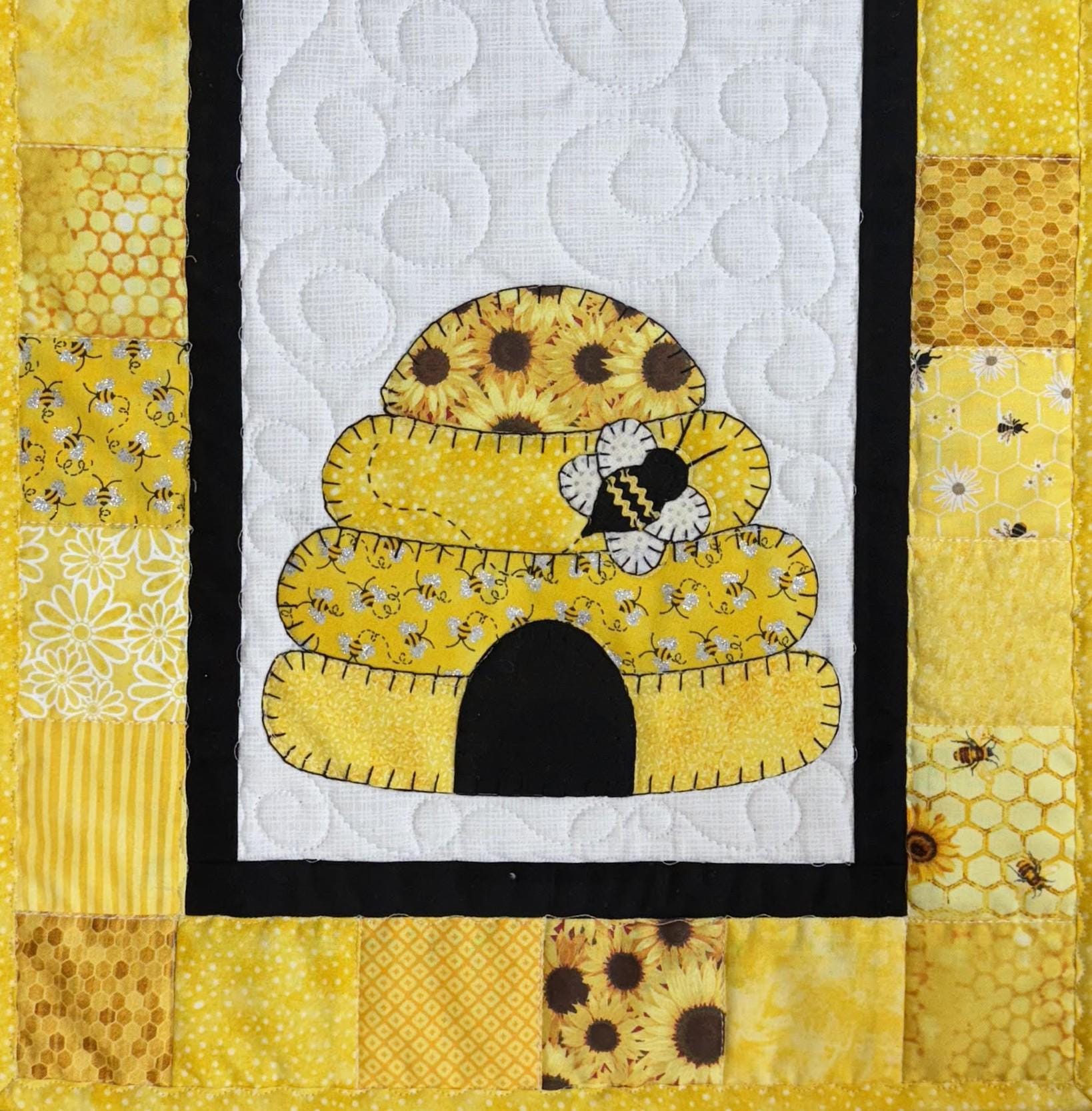 Bee Hive Black and Yellow - Hand Applique Quilted Table Runner - Etsy