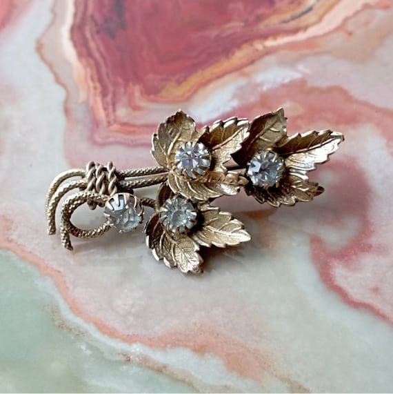 Antique brooch and spangled glasses - Gem