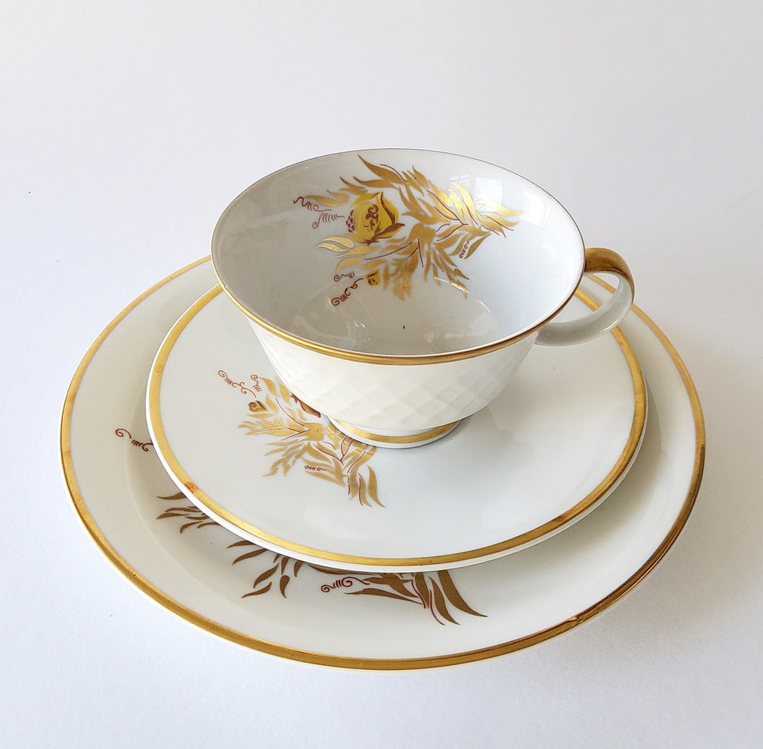 Collectible Place Setting From the 60s-70s, Lavish Gold Decor, Gold Rim ...