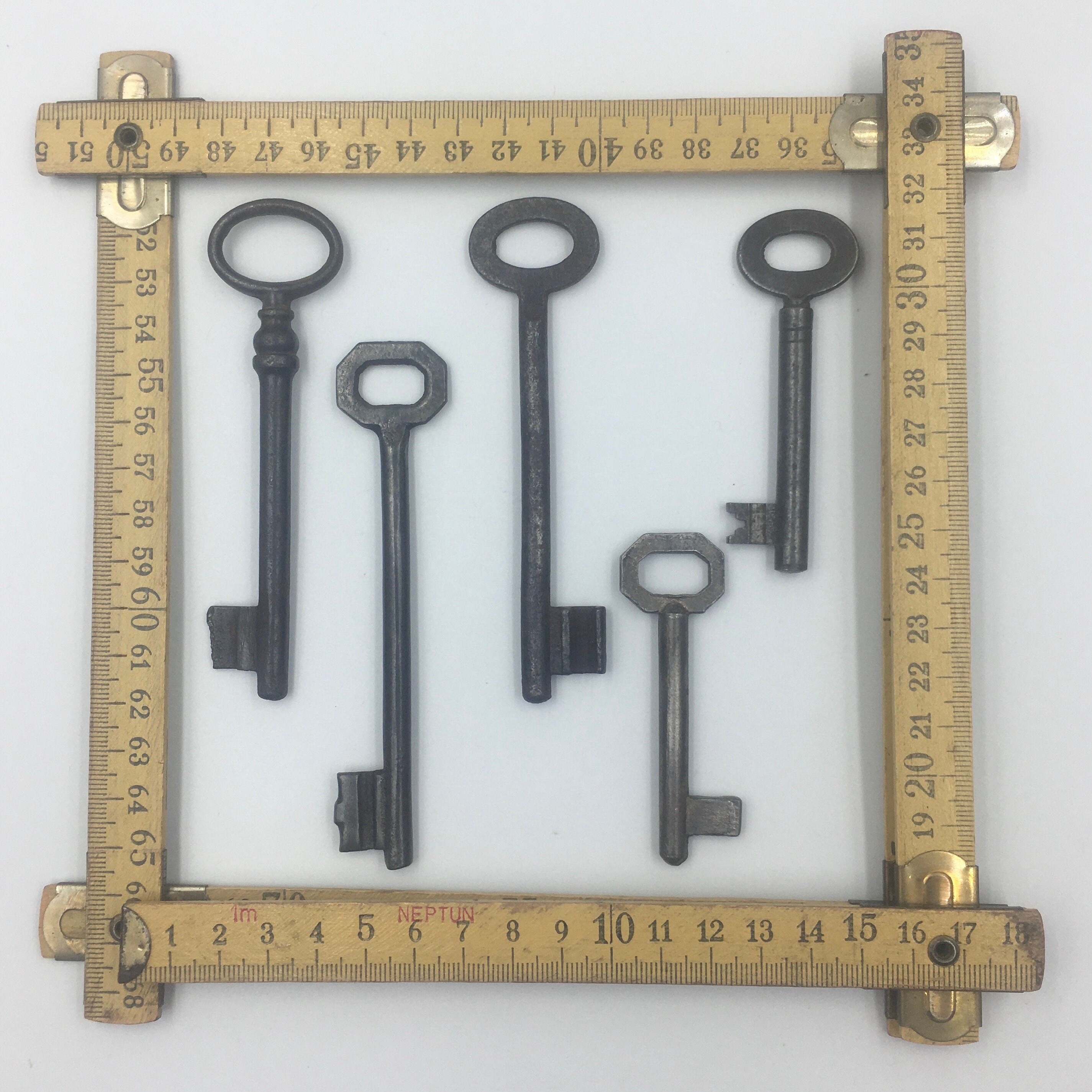 Set of Vintage Metal Skeleton Keys - Antique Accessories for Jewelry ...