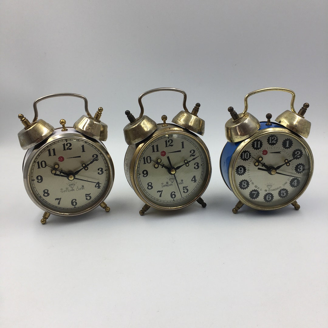 Retro Charm: Vintage Windup Alarm Clock for Table - A Classic Timepiece ...