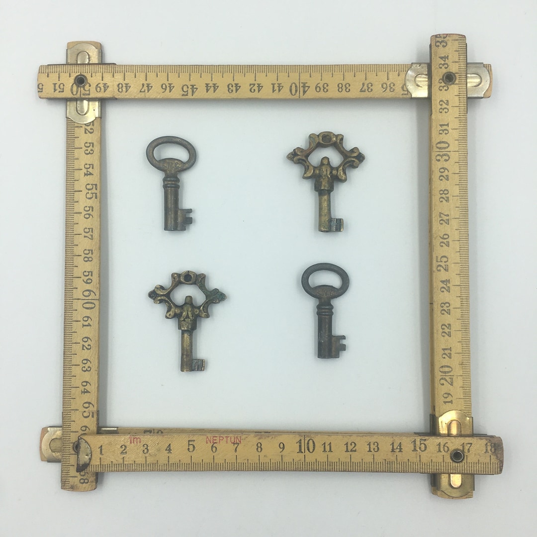 Charming Collection of Vintage Metal Skeleton Keys - Unique Décor for ...