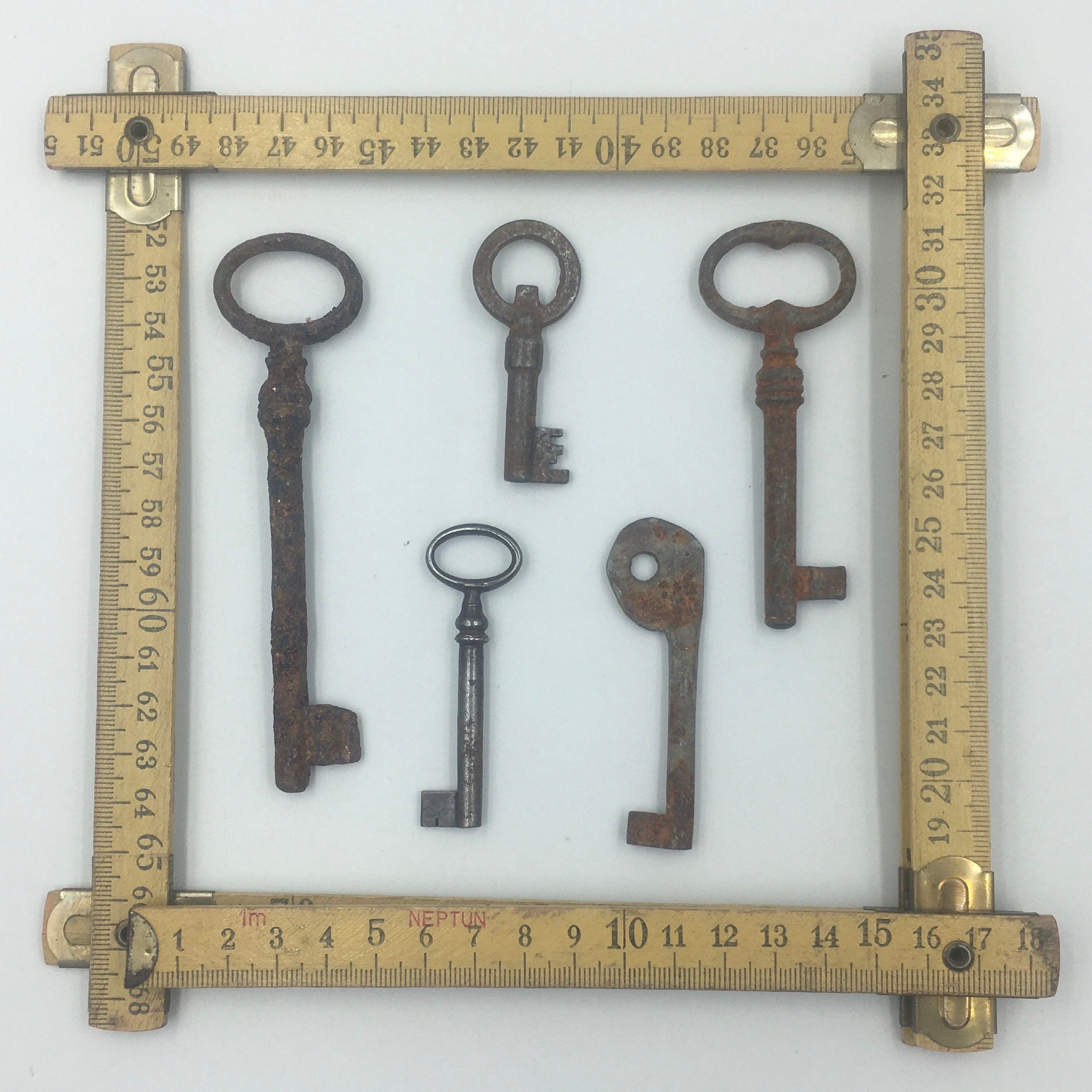 Set of Vintage Metal Skeleton Keys - Antique Accessories for Jewelry ...