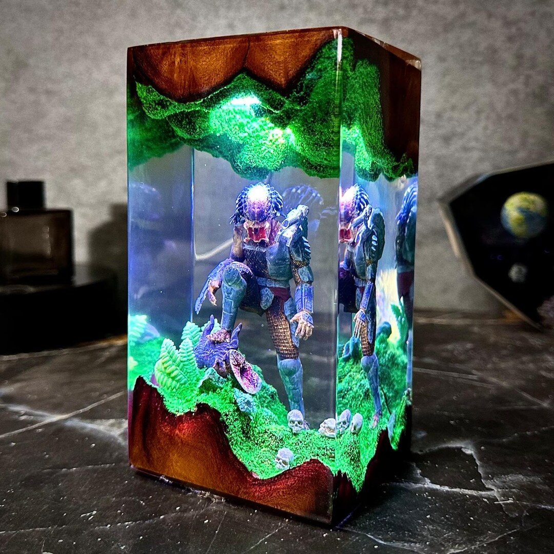 Alien Predator Resin Diorama | LED Sci-fi Lamp for Gamers | Xenomorph ...