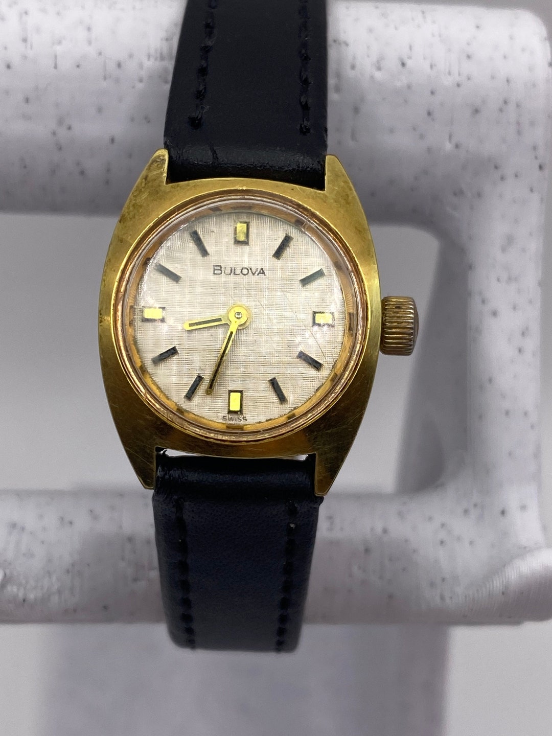 Vintage Bulova Mechanical Wind N2 1972 Ladies 23mm Watch Gold Tone ...