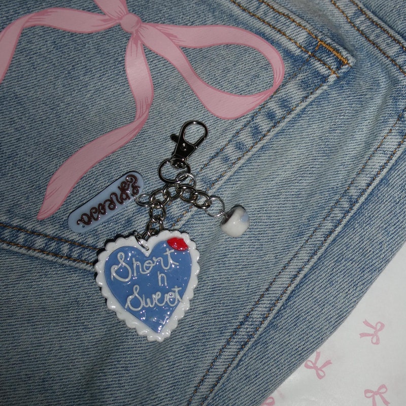 Sabrina carpenter keychain merch - Etsy.de