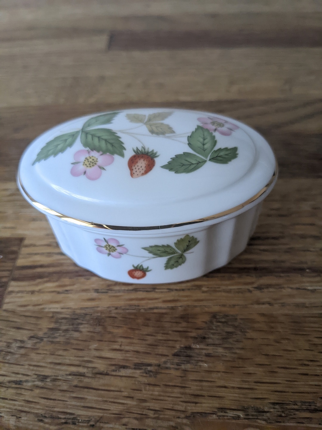 Wedgwood Wild Strawberry Small Oval Box With Gold Rimmed Lid England ...