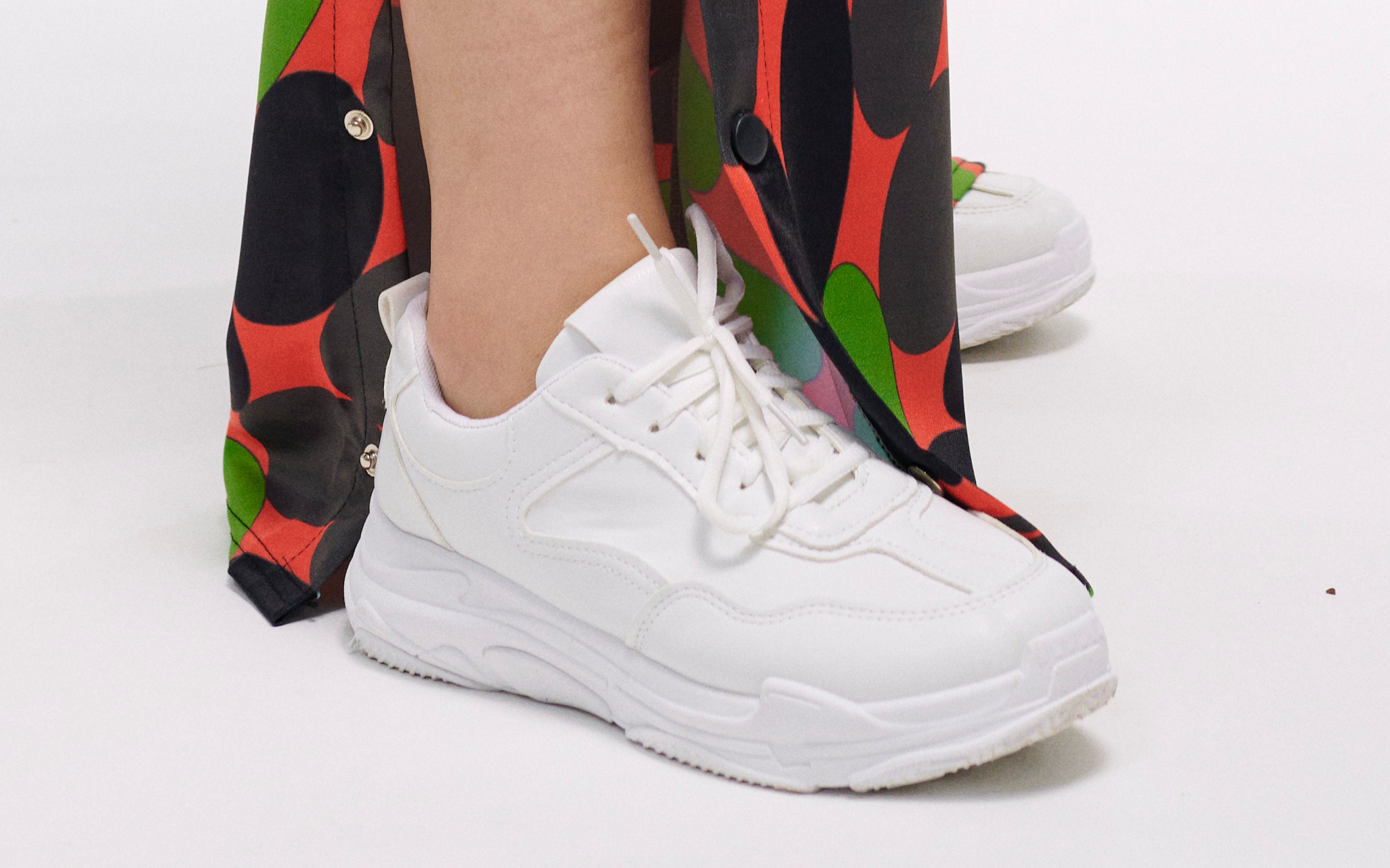The Perfect Simple Chunky White Sneaker | Cool yet Sensible for Every ...