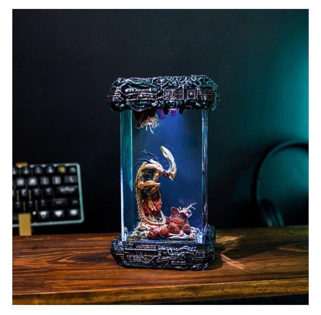Xeno.morph Resin Lamp Ver 2, Ali.en Epoxy Lamp, Custom Sta.r Wars Night ...