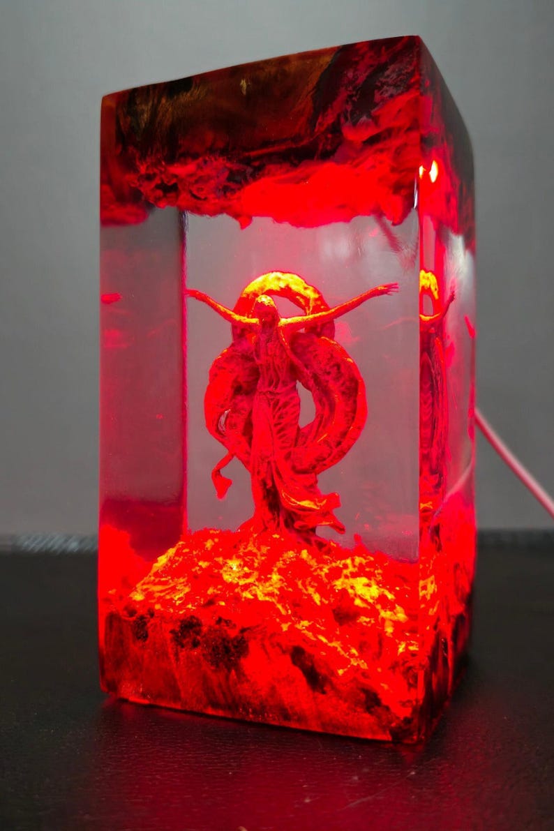 Qu.een Mar.ika Lamp, Quee.n Mar.ika Figure, Epoxy Resin Lamp, Resin ...