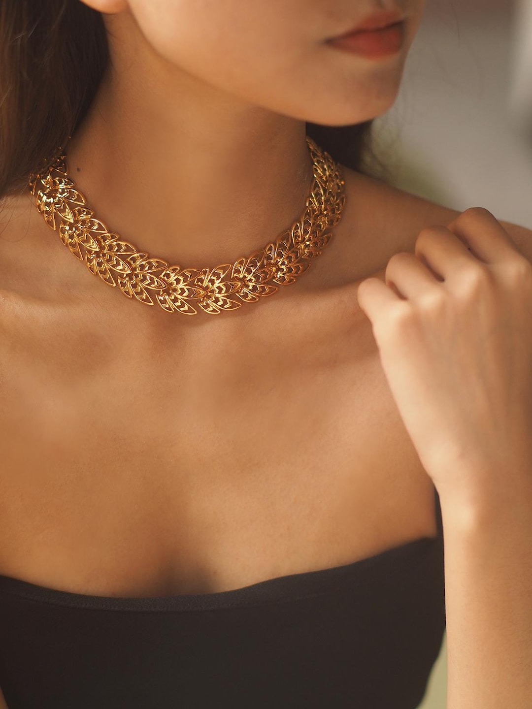 Elegant Gold Leaf Choker Necklace - Minimalist Style for Every Day Wear - Etsy