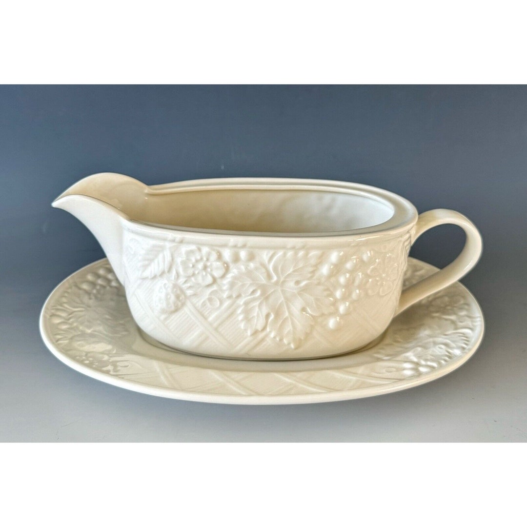 Mikasa English Countryside Gravy Boat With Underplate DP900 Exc Cond - Etsy