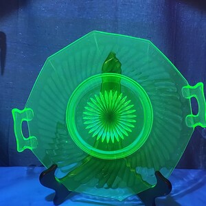 Vintage Green Uranium Imperial Twisted Optic Platter Tray Plate W ...