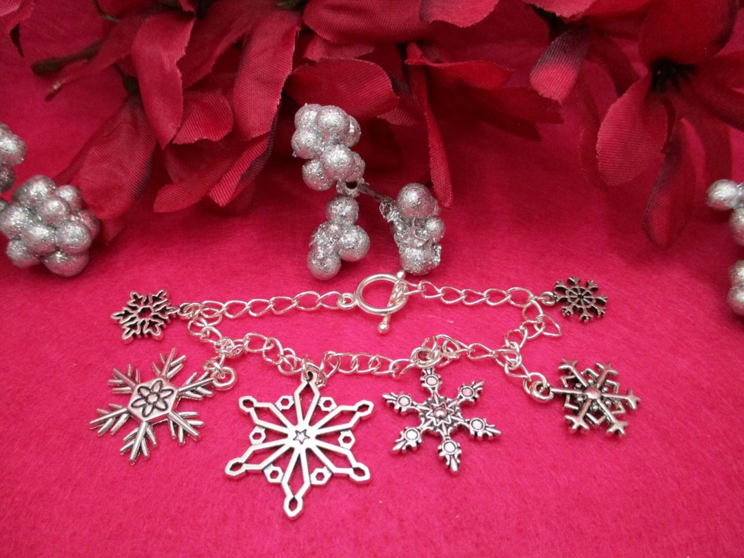Snowflakes Falling Charm Bracelet - Etsy