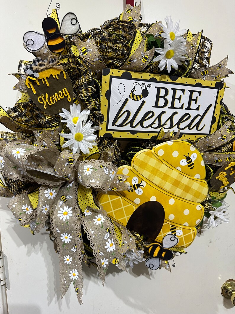 Bee Wreath, Bee Hive, Bee Blessed Sign, Daisies, Bees, Honey Pot, Front Door Bee Wreath, Summer ...