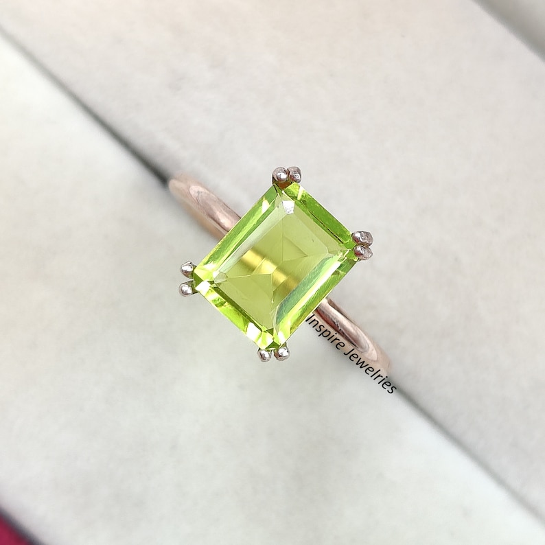 Minimalist Emerald Cut Peridot Ring Delicate Peridot - Etsy