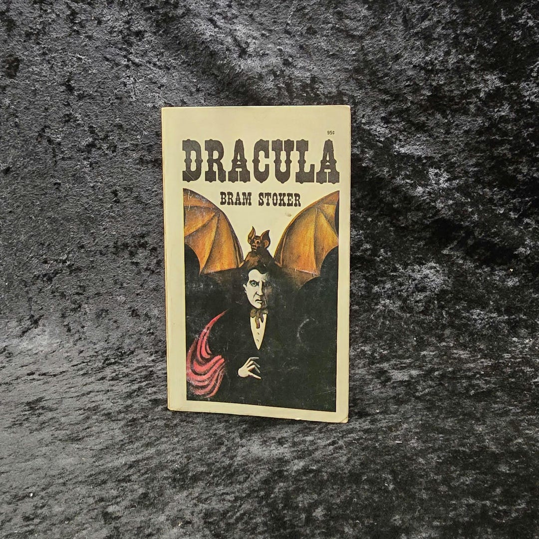Dracula by Bram Stoker - 1976 Vintage Gothic Horror Paperback Book - Etsy
