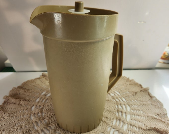 Vintage Tupperware Pitcher Juice Container With Push Lid 2 Quart Beige ...