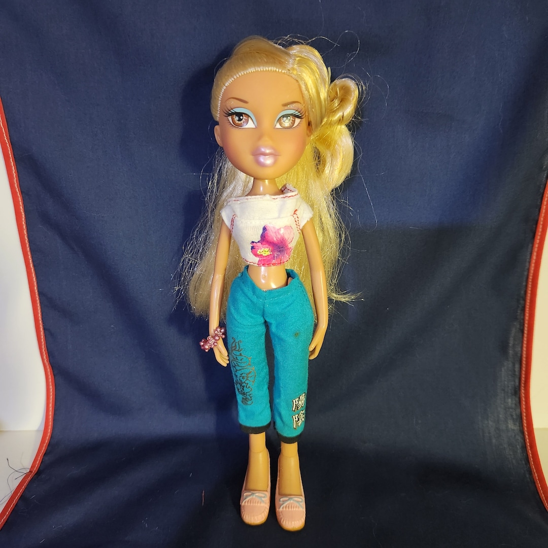 Bratz Doll 2001 Cloe Doll Blonde Hair Brown Sparkle Eyes Blue and Sparkle Eye Shadow Pink Lips ...