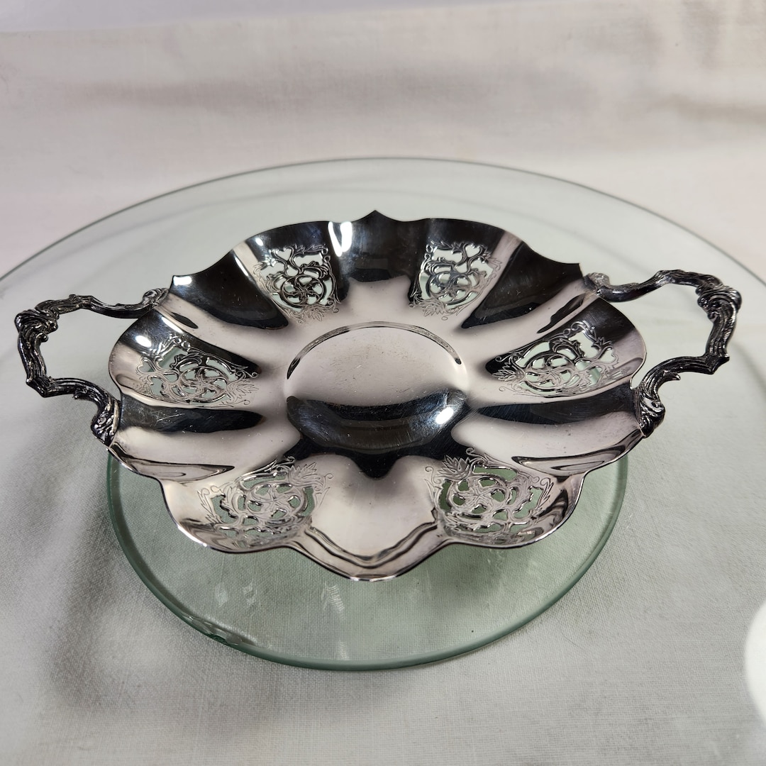Essay Silver Plated Tray With Handles Footed Small Round Dish Scalloped ...